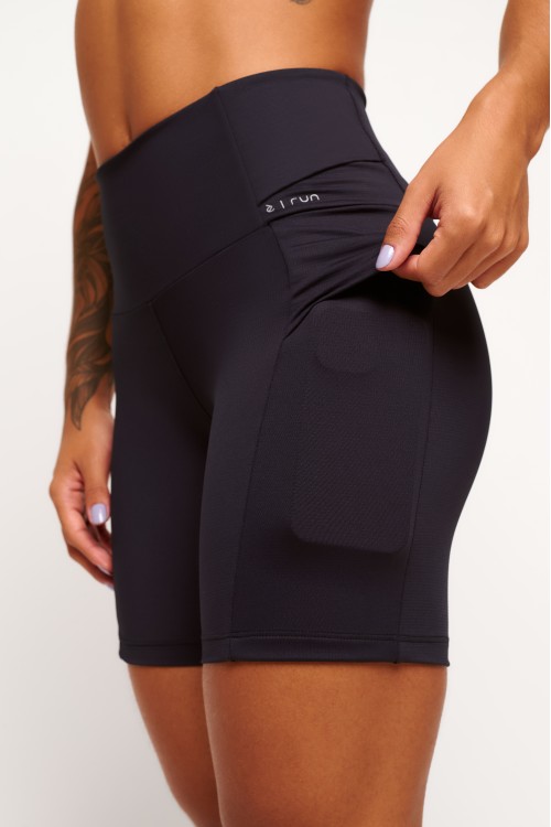 Bermuda Tech-Run Preta com bolso Pace your Race